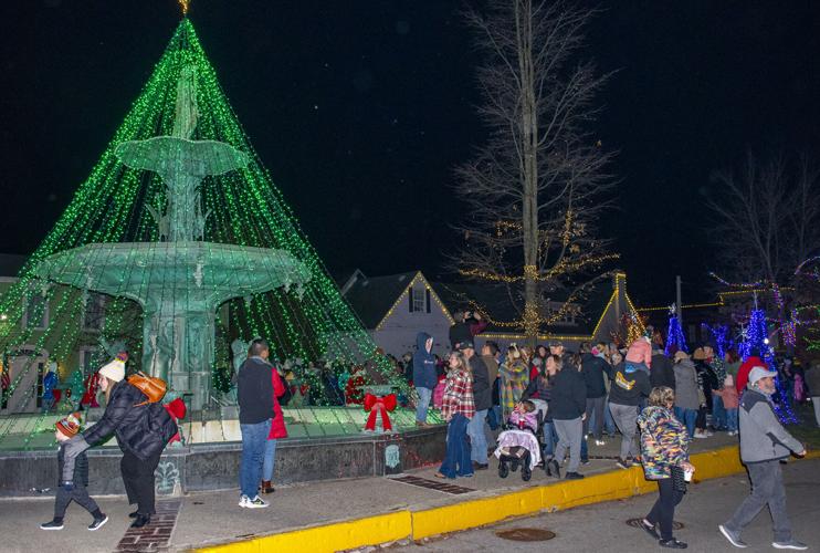 Lighting Up Madison for the holidays | News | madisoncourier.com