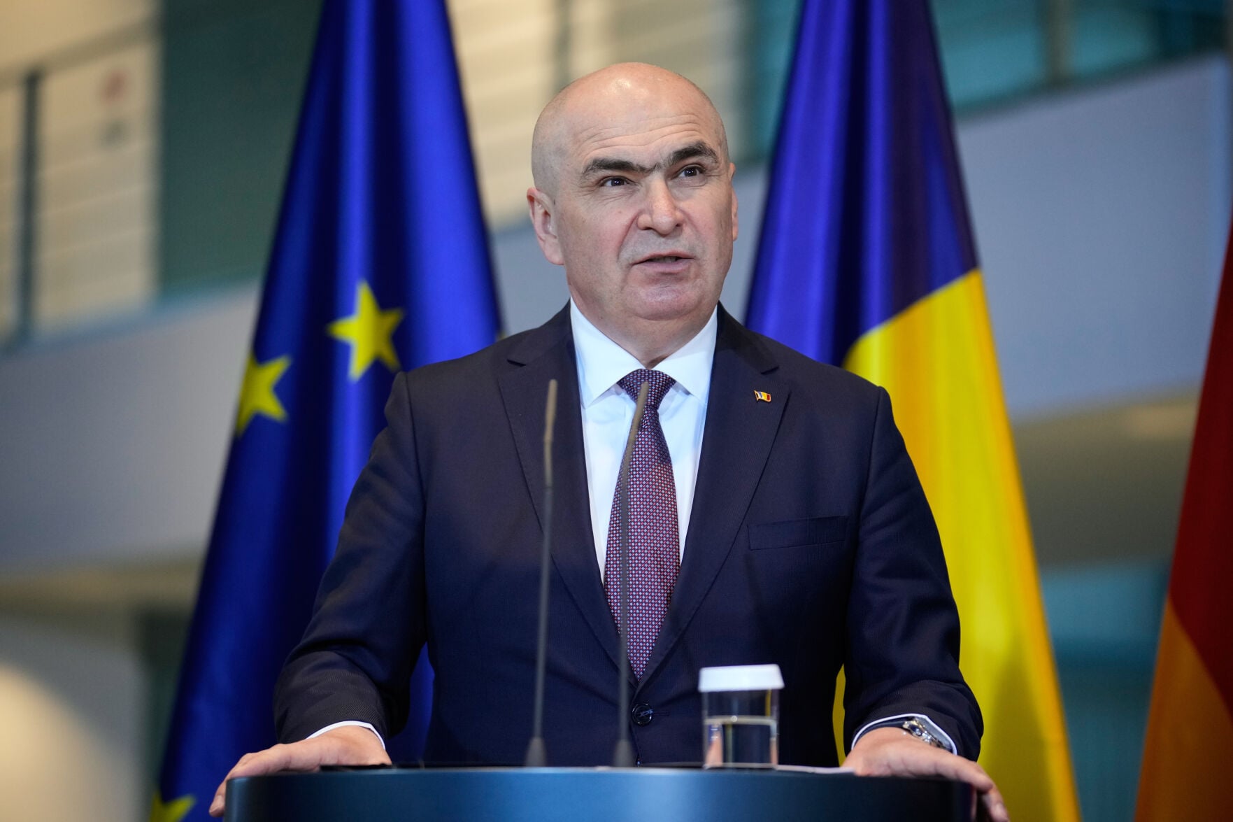 Romania’s Socialists and a hard-right party seek to topple the center ...