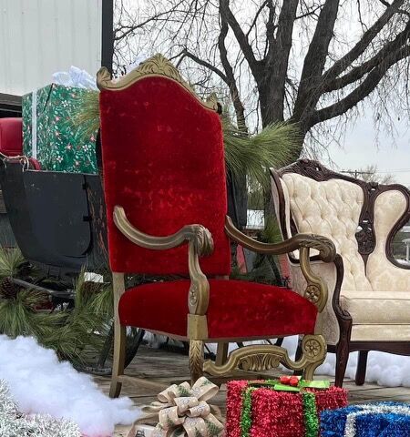 How the Grinch stole Santa's chair | Features | madisoncourier.com