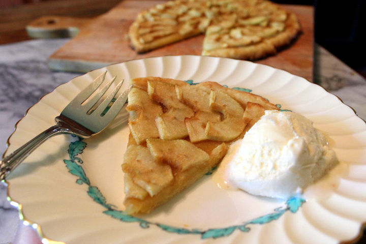 Shortbread Apple Pizza