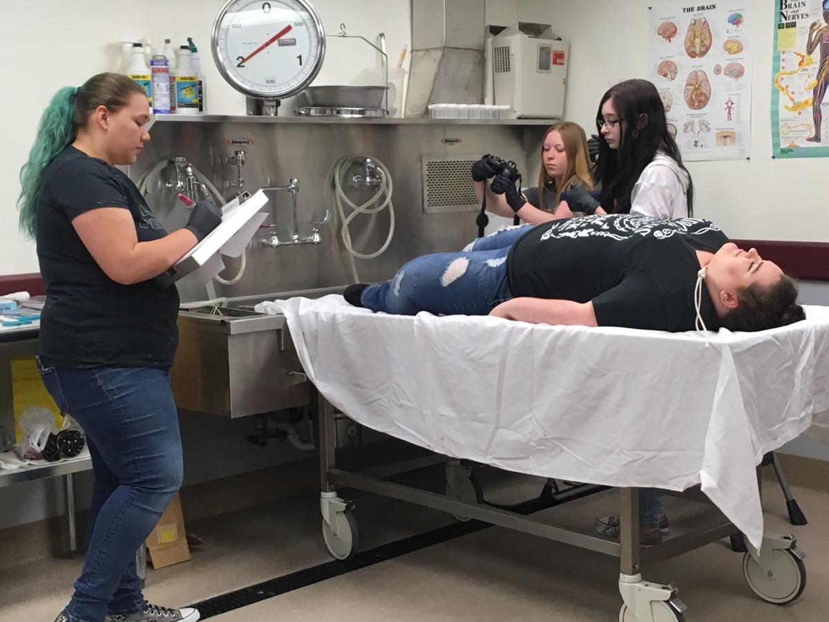 Twin Falls high schoolers get a taste of the coroner's life at training class
