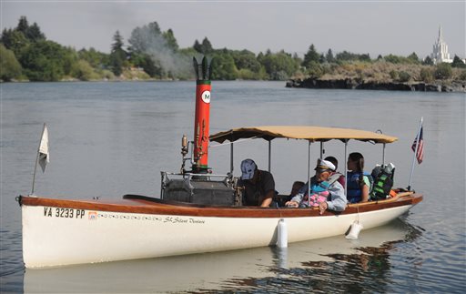 Idaho Falls Man Captains Steamboat on Snake River