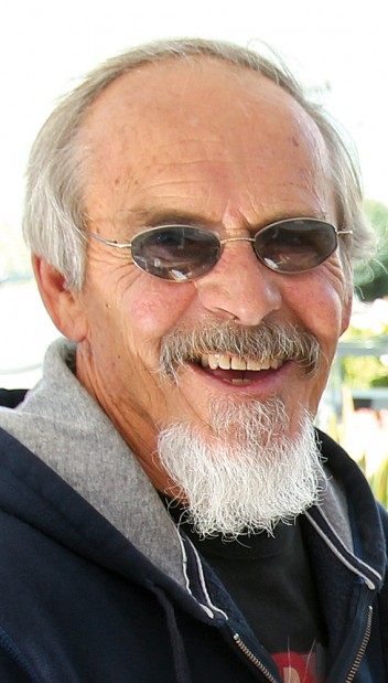 Art Hoag's grand idea: Businesses display local art, and the fans flock in
