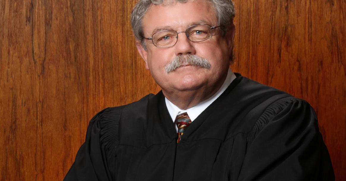 Justice Roger Burdick, longtime Magic Valley lawyer and judge, to ...