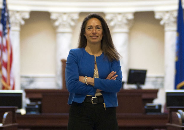 Stennett Forges Own Path as Senate Minority Leader