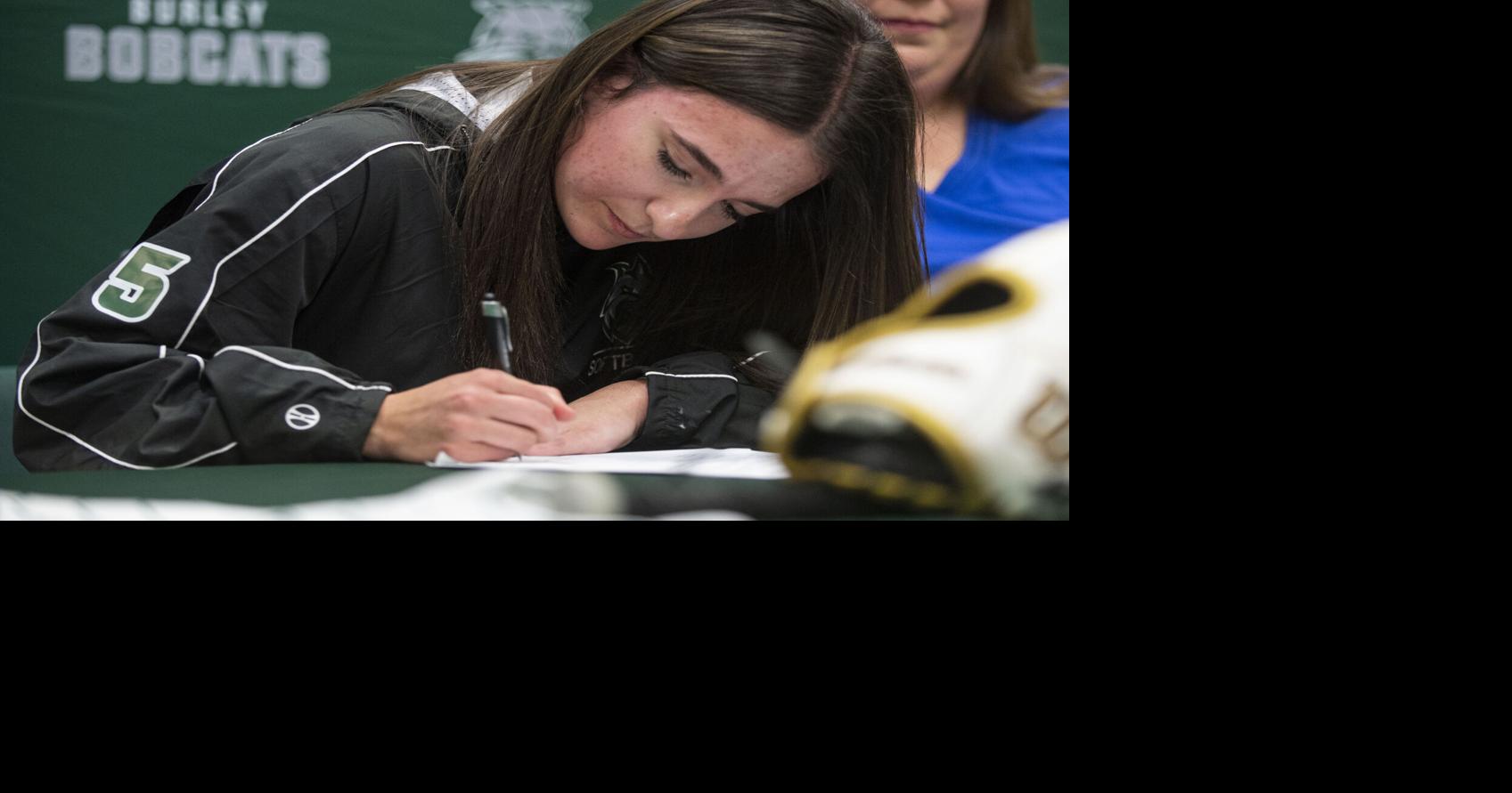 Burley's Dean signs to play softball at Treasure Valley CC