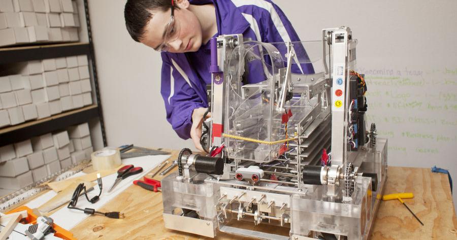 Rookie Robotics Team Prepares for Regionals