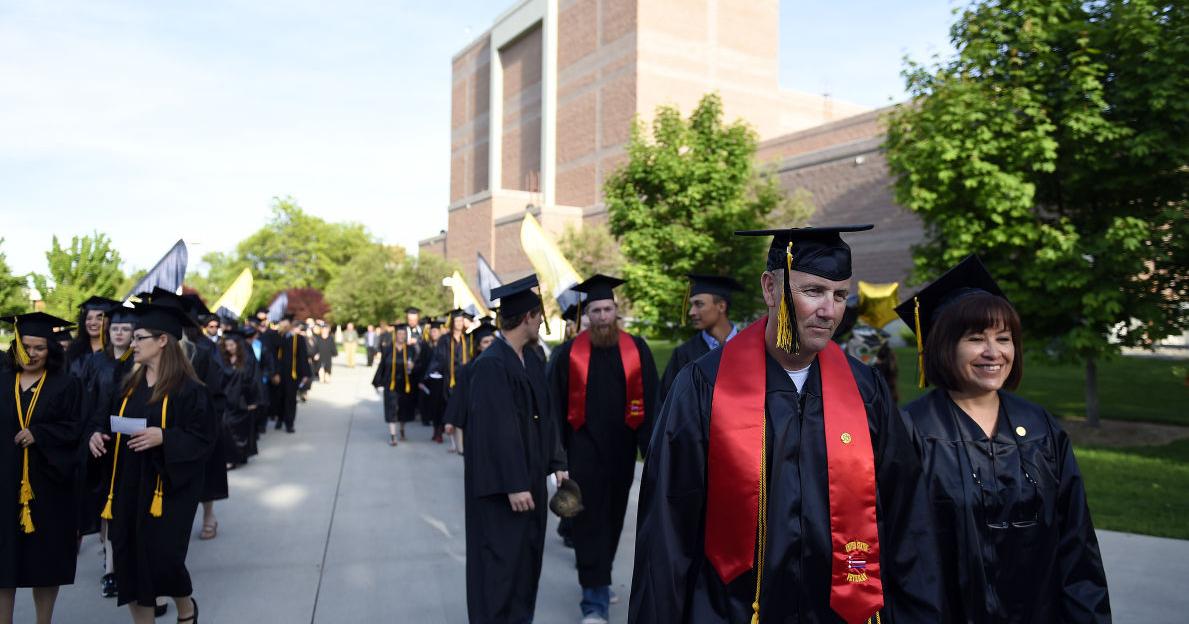 Hundreds of CSI Students Celebrate Graduation Day