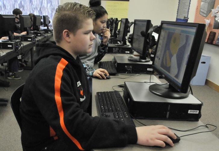 Crackin’ the code: Declo students learn computer programming