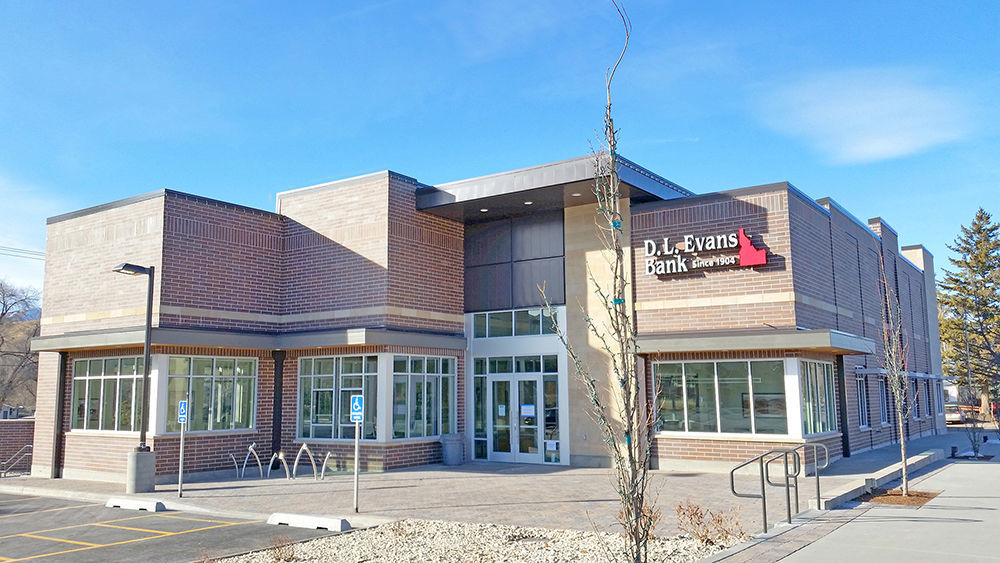 D.L. Evans Hailey branch hosts grand opening