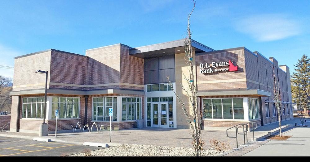 D.L. Evans Hailey branch hosts grand opening