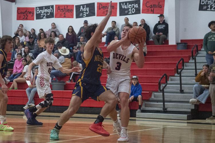 Camas County routs Dietrich to advance to state tournament