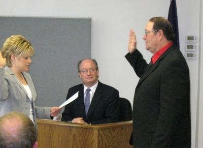 Leon Mills sworn in as Twin Falls Co. commissioner