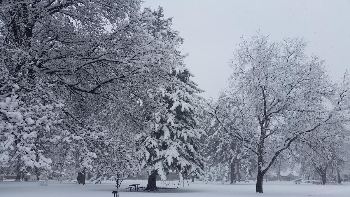 Late spring snow storm arrives Friday afternoon
