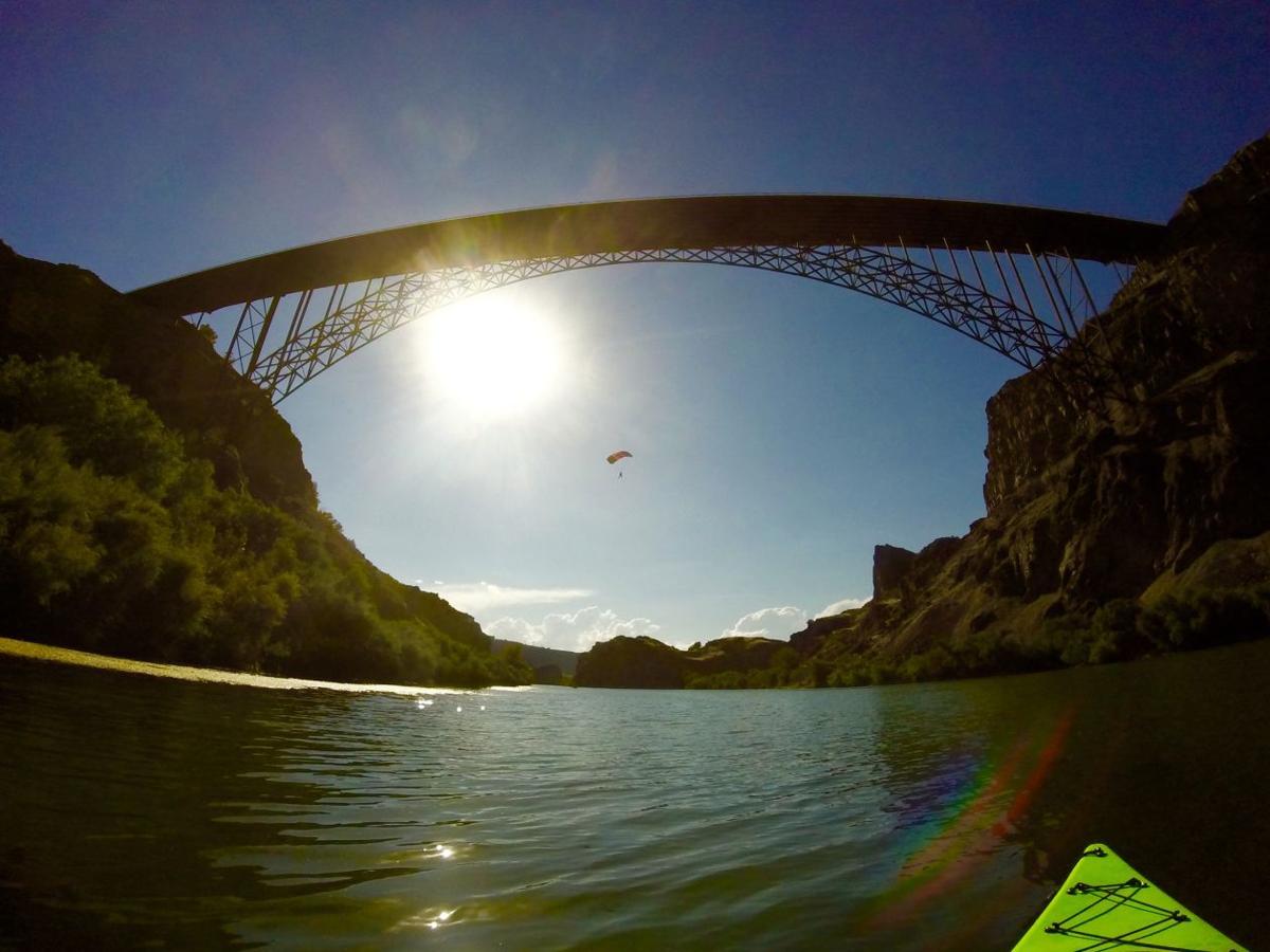 1 injured in 4-car crash on Perrine Bridge