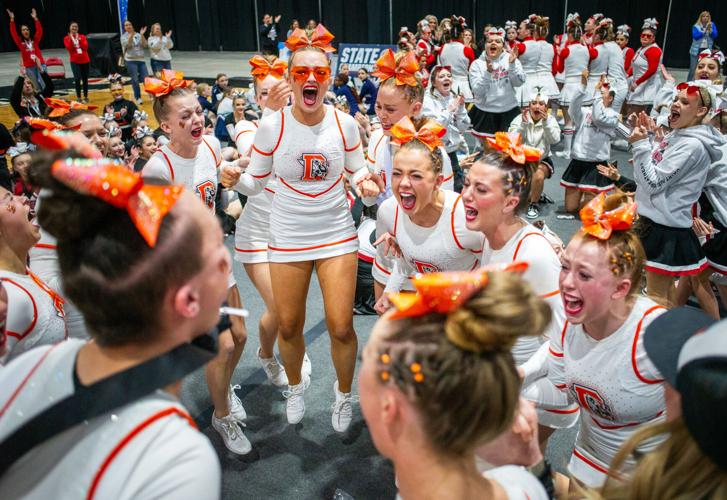 Declo unfurls state cheer banner
