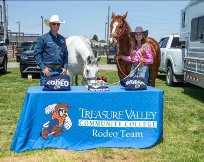 Buhl's Adyson Wright signs with TVCC women's rodeo