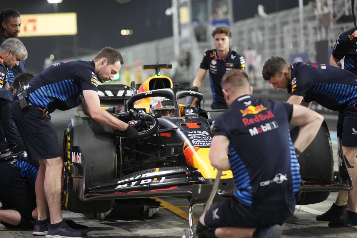 F1 focus shifts to Qatar, battle for constructors' title