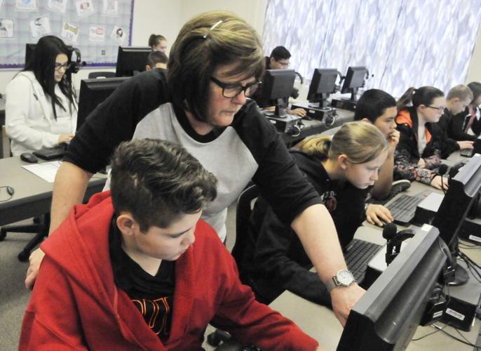 Crackin’ the code: Declo students learn computer programming
