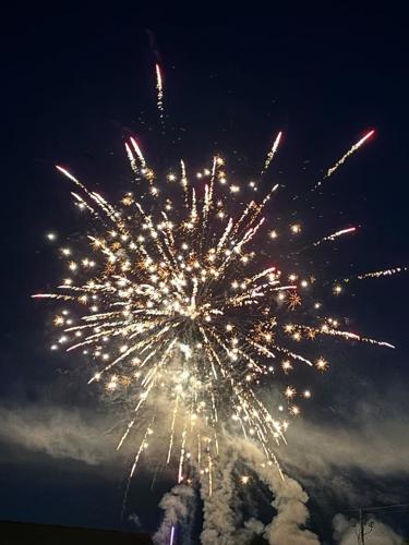 070924 Summit fireworks.jpg | | magnoliareporter.com