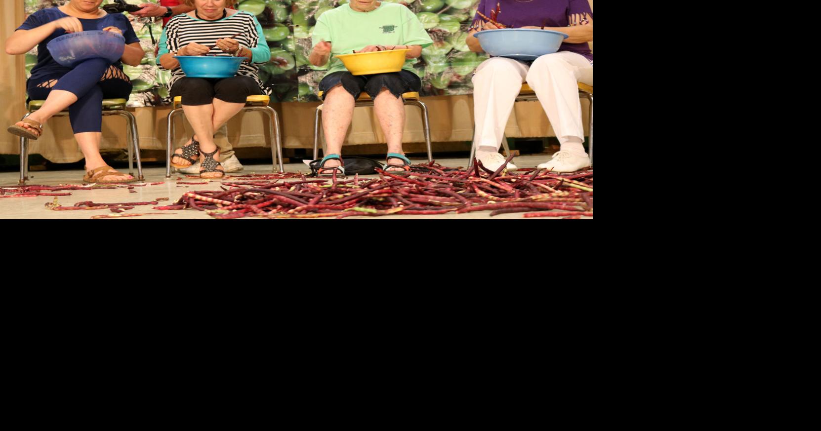 Martha Edens world champion pea sheller in Emerson | Festivals ...