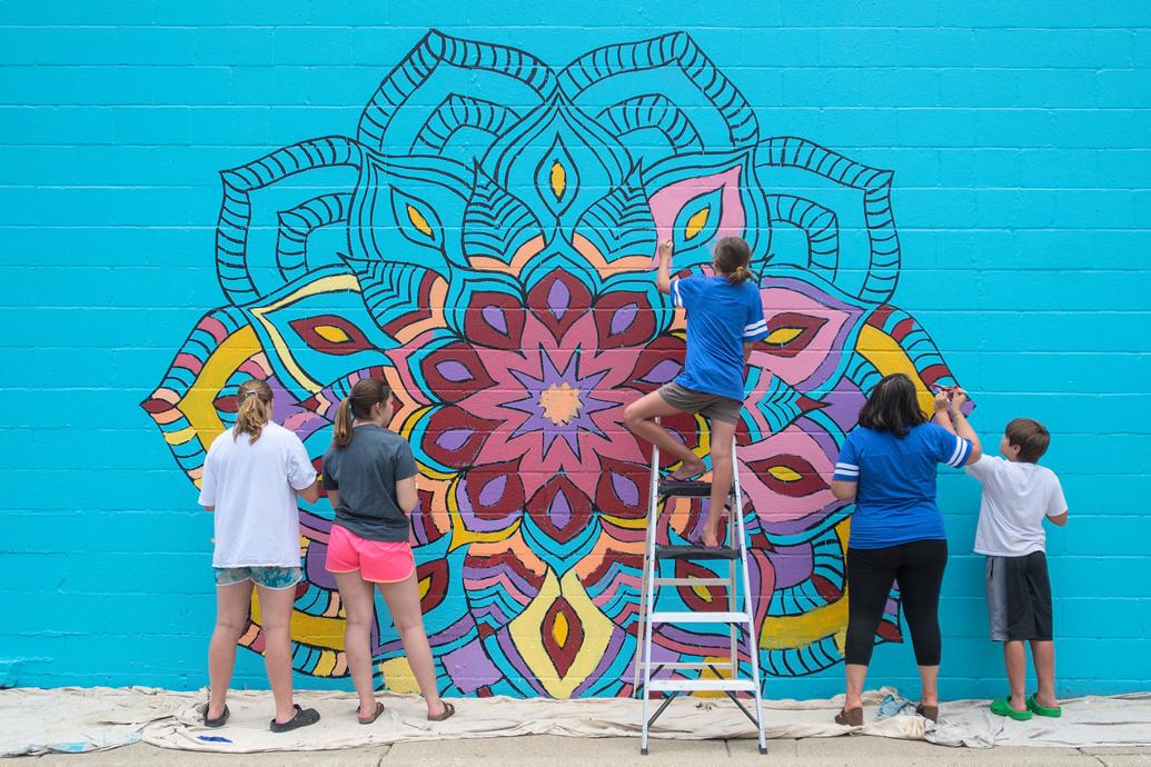 A community approach to art; over 200 participate in Mankato's Old Town ...