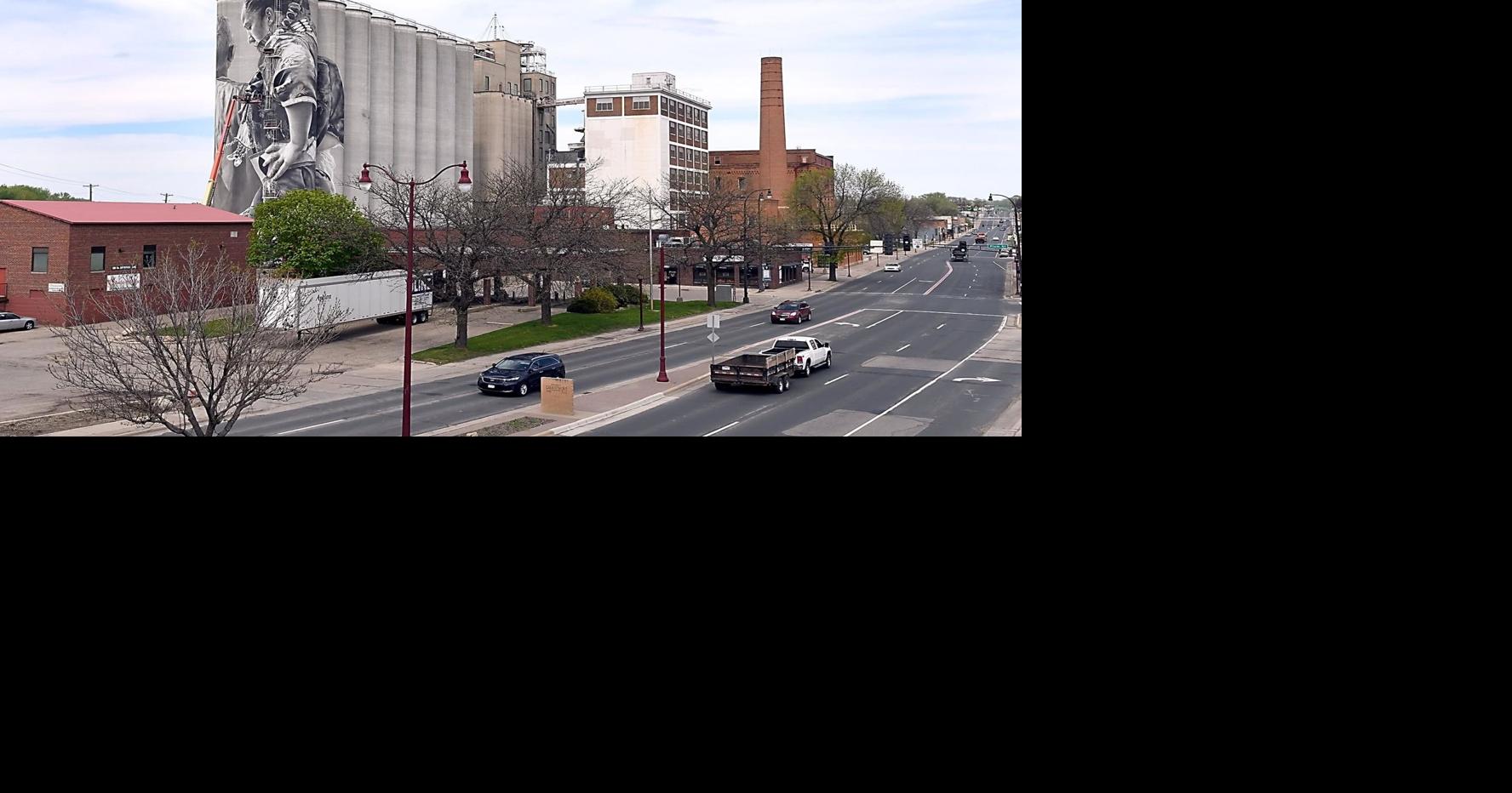 PHOTOS: Silo artist moves to side two | Photos | mankatofreepress.com