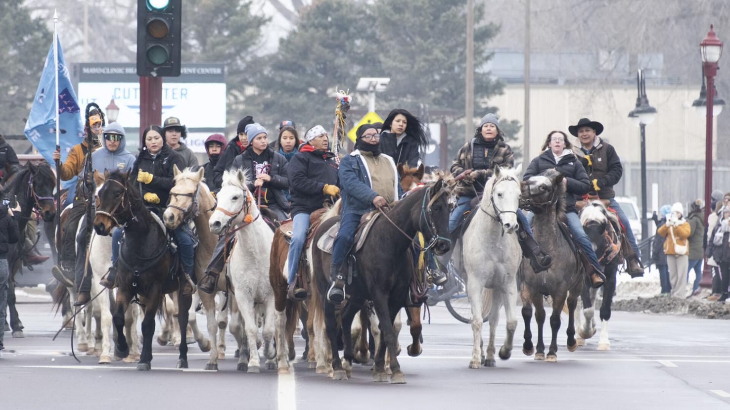 Young Dakota riders gather at Reconciliation Park to honor the 38+2 ...