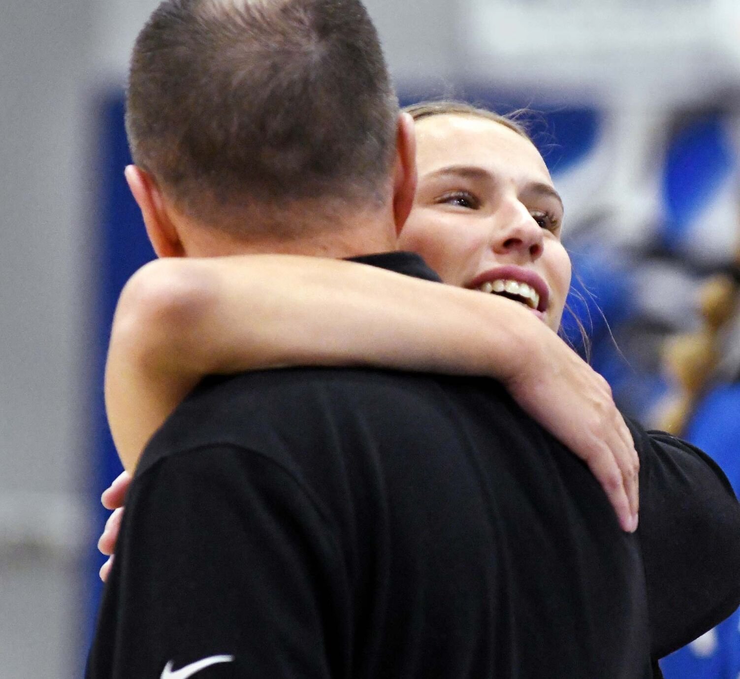 Jeddeloh hugs it out.jpg | Local Sports | mankatofreepress.com