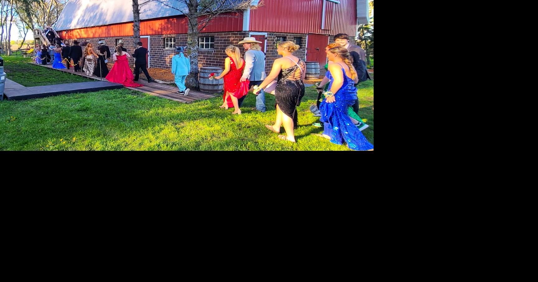 Prom night, rustic style; Nicollet High School trades in swanky ...