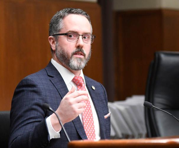 Bill to prevent independent contractors from working as recovery peers ...