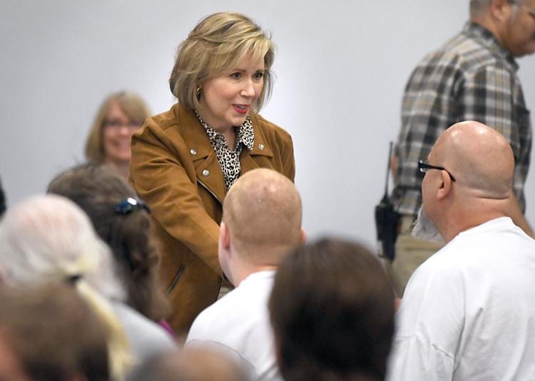 Gwen Walz touts education in prison visit | Local News ...