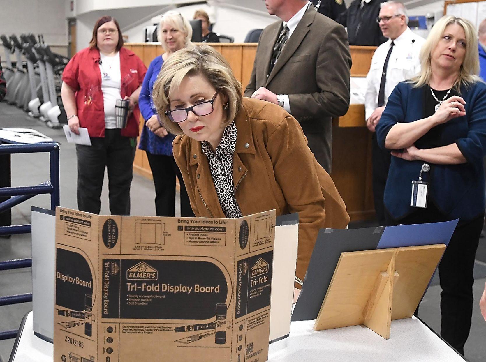 PHOTOS: Gwen Walz visits Faribault prison | Photos | mankatofreepress.com