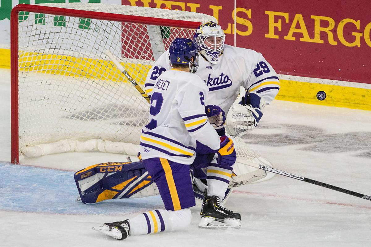 Msu Hockey Review Rookie Goalie Turns In Impressive Performance Msu