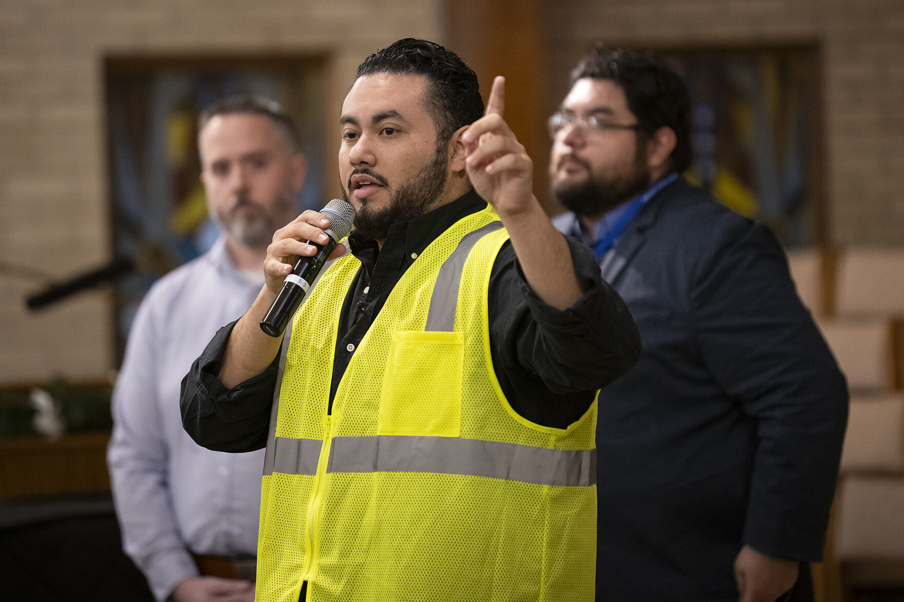 Hundreds take part in constitutional observer training amid ICE ...