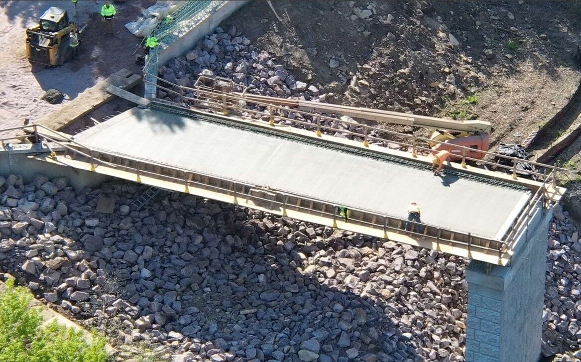 Construction on new Kern Bridge pier | Local News | mankatofreepress.com