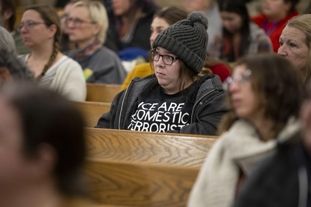 Hundreds take part in constitutional observer training amid ICE ...