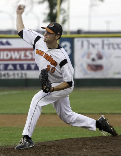 MoonDogs close season with win | Sports | mankatofreepress.com