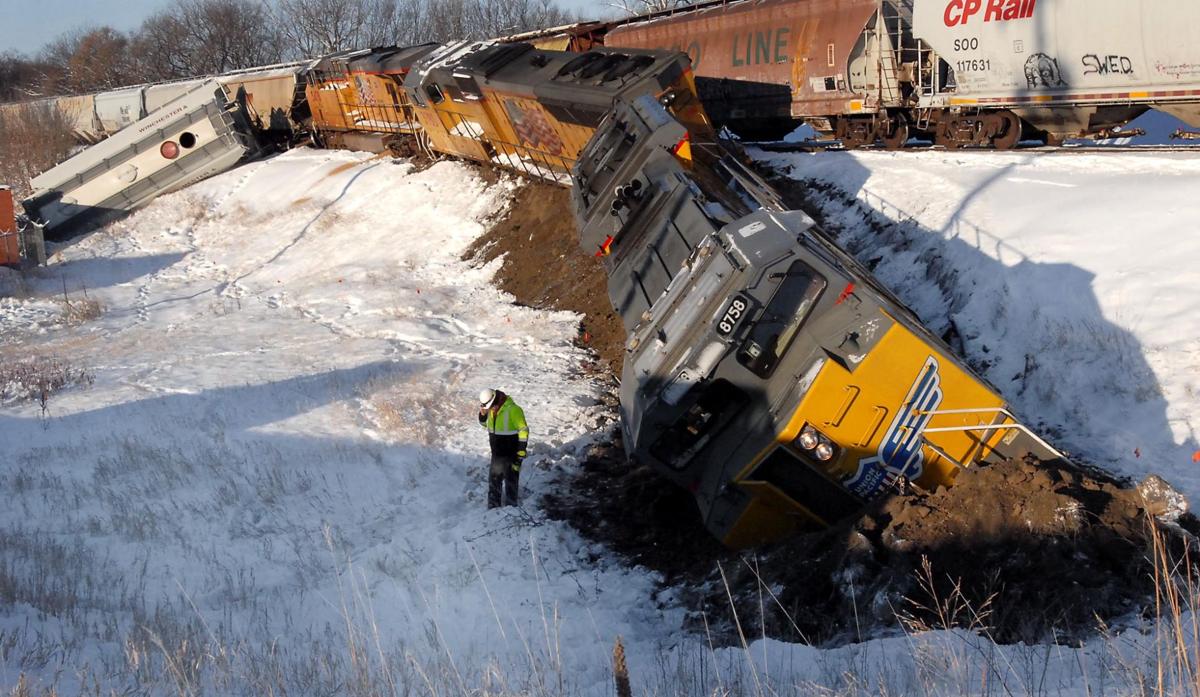 Train derails near Mankato | Local News | mankatofreepress.com