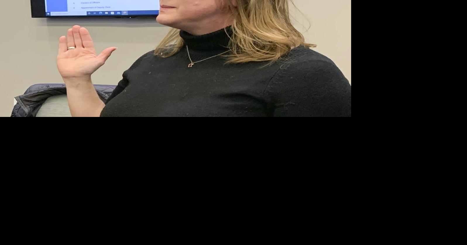 Hanke, incumbents sworn in at first School Board meeting of the year ...