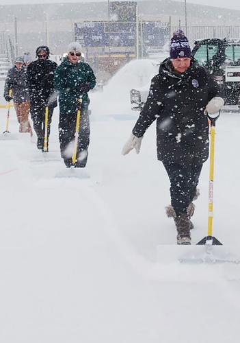 Volunteers flock to Blakeslee rink | Local News | mankatofreepress.com