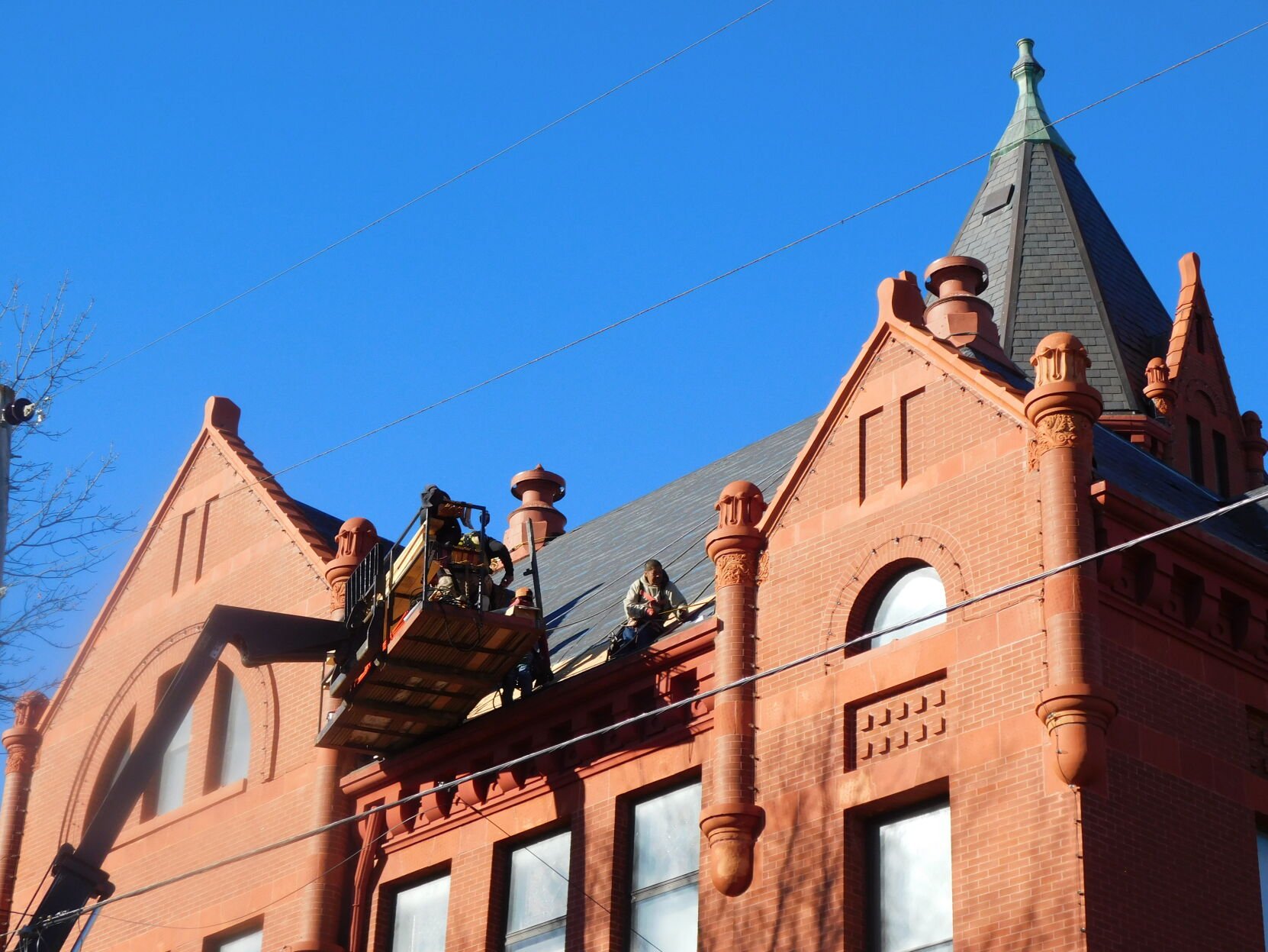 Roof work underway on ‘Marshall County icon’ | News | marysvilleonline.net