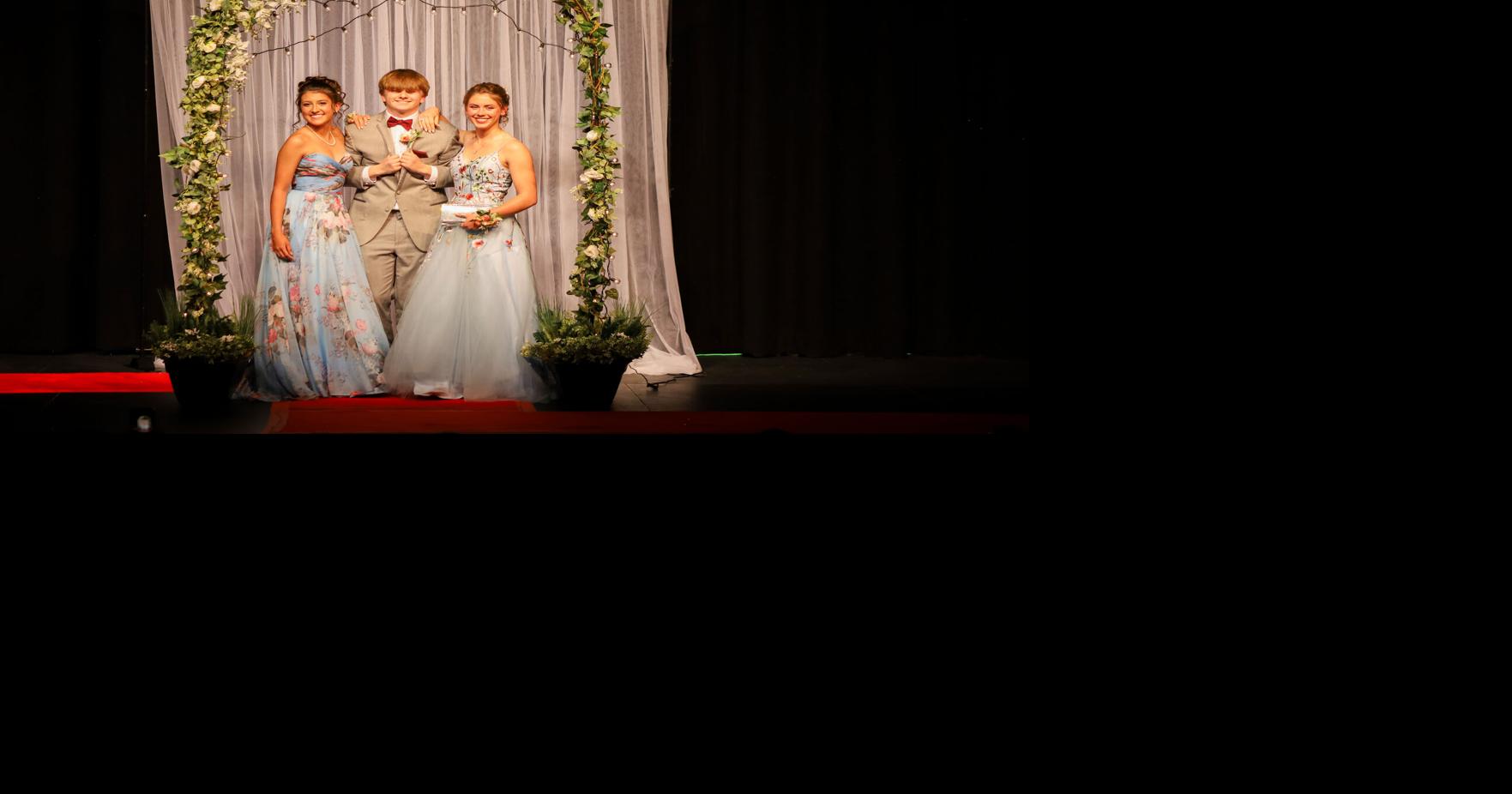 Gallery: Spoofhounds promenade 'into the garden' | Multimedia ...