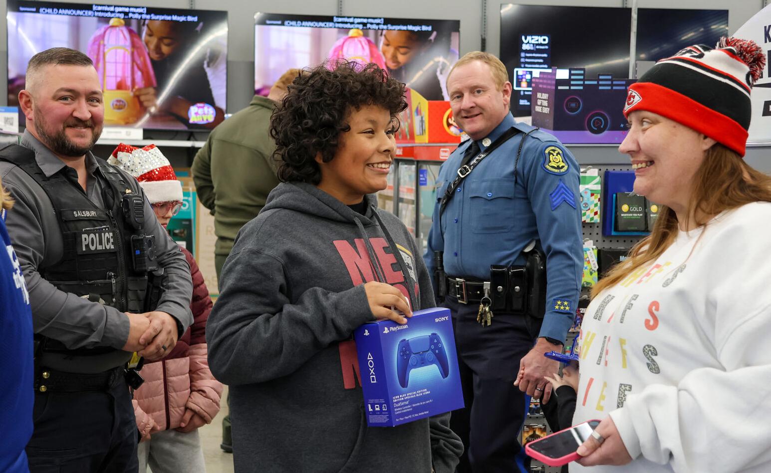 GALLERY: Santa Cops grants holiday wishes | Gallery | Maryville Forum