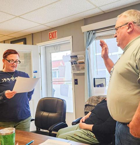 Skidmore swears in leaders in closed session | Government | Maryville Forum