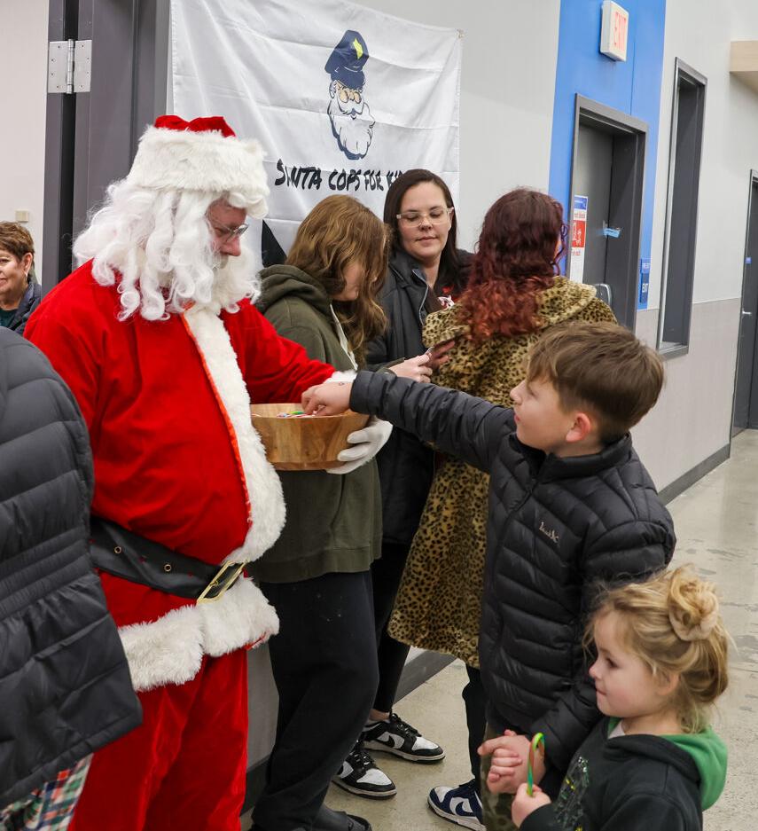 GALLERY: Santa Cops grants holiday wishes | Gallery | Maryville Forum