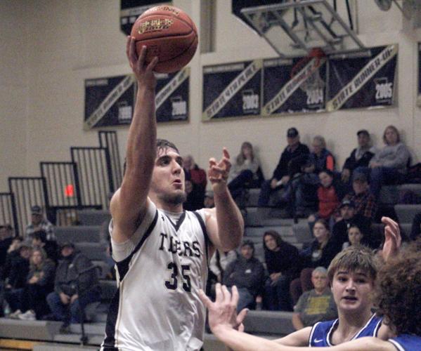 Rock Port knocks off Worth County | Sports | Maryville Forum