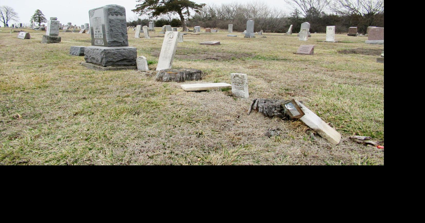 Volunteers restoring Grant City Cemetery | Times-tribune | Maryville Forum