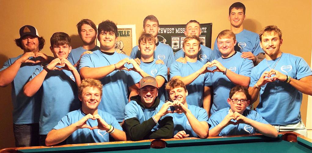 Spoofhound seniors support rival’s mom | Features | Maryville Forum