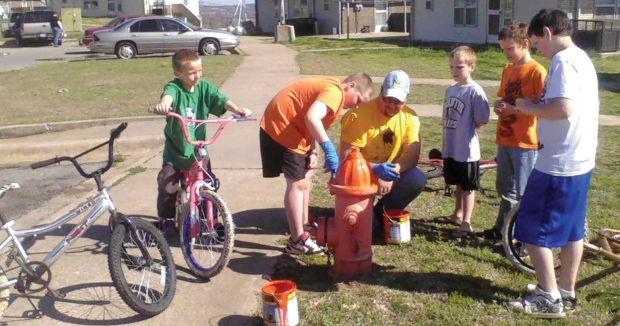 ‘Oreo Gang’ lends hand for neighborhood clean-up | News | mcalesternews.com